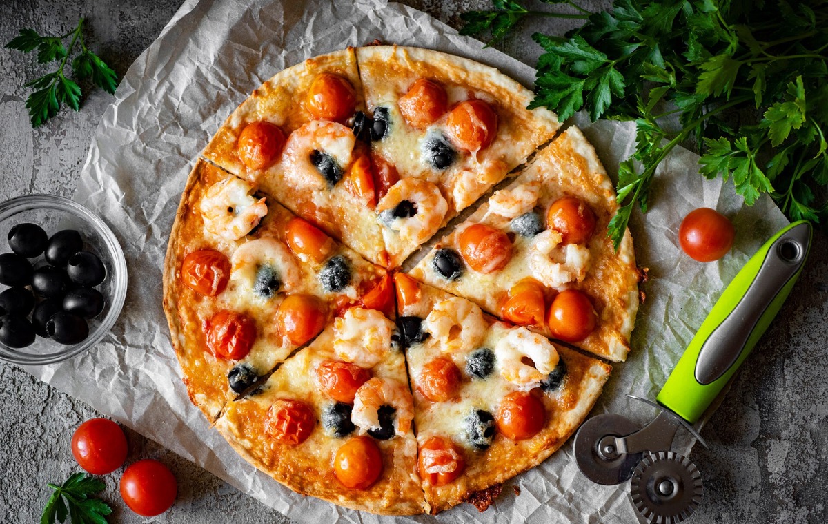 Homemade pizza with shrimp and cheese Recipe